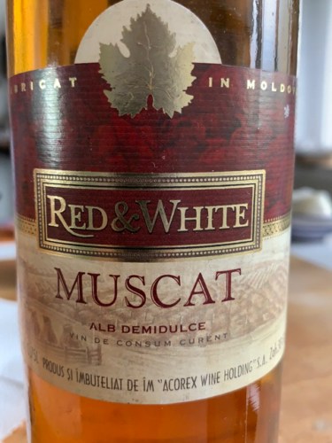 Red & White Muscat Alb Demidulce | Vivino US