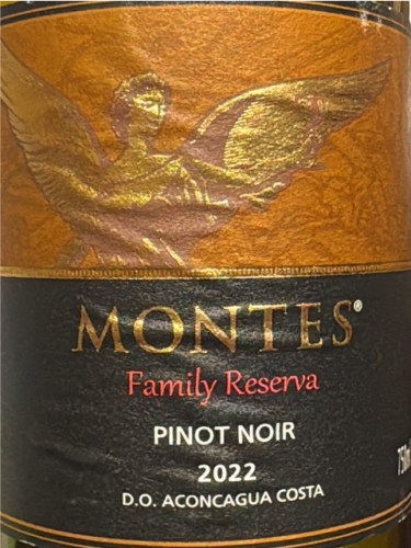 Montes Family Reserva Pinot Noir | Vivino US