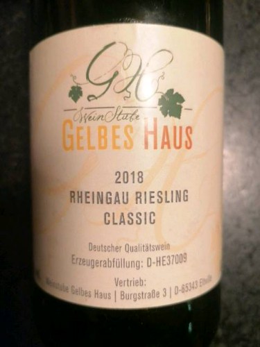 Gelbes Haus Riesling Classic | Vivino US