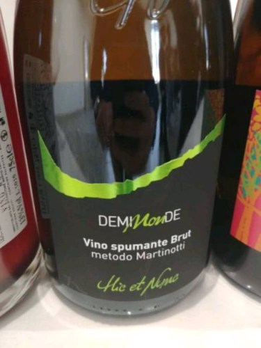 Hic et Nunc Demimonde Spumante Brut | Vivino US