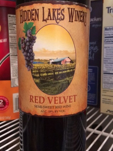 Hidden lakes Red Velvet Semi-Sweet Red | Vivino US