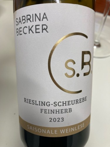 Weingut Becker Sabrina Riesling - Scheurebe Feinherb | Vivino US