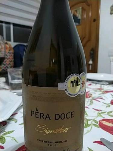 Pera Doce Tinto Signature | Vivino US