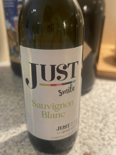 Just Wines Smile Sauvignon Blanc | Vivino US
