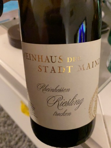 Weingut der Stadt Mainz Riesling Trocken | Vivino US