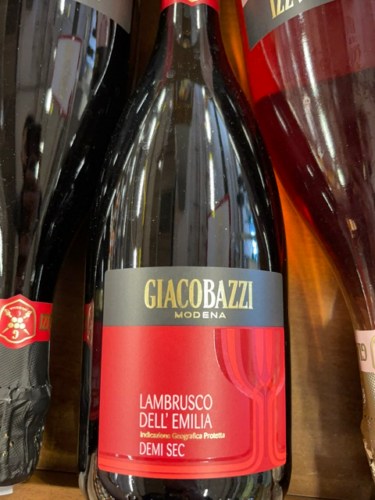 Giacobazzi Lambrusco dell'Emilia Demi Sec Rosso | Vivino US