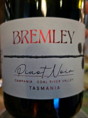 Bremley Vineyard Pinot Noir | Vivino US