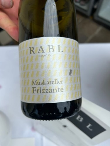 Rabl Muskateller Frizzante | Vivino US