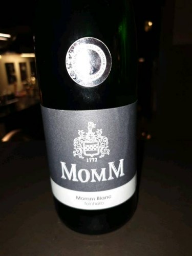 Momm Momm Blanc Feinherb | Vivino US