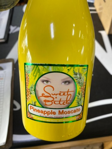 Sweet Bitch Pineapple Moscato | Vivino US