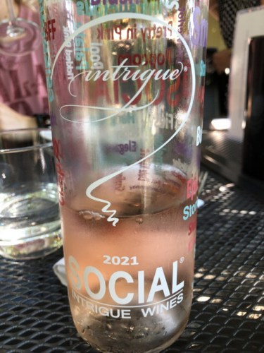 Intrigue Social Rosé | Vivino English