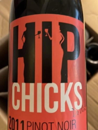 Hip Chicks Do Pinot Noir | Vivino US