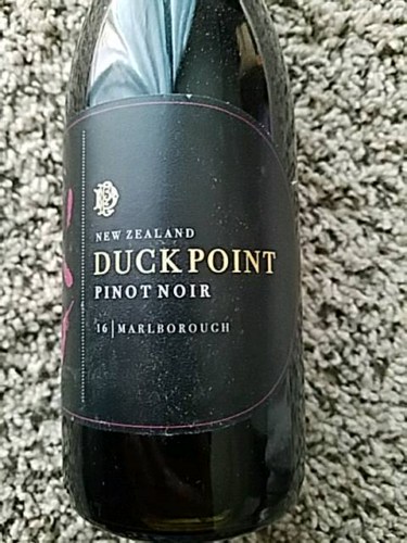 2016 Duck Point Pinot Noir | Vivino US