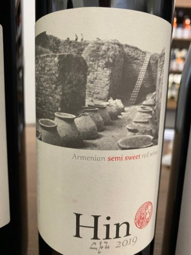 Hin Areni Vineyards Semi Sweet Red | Vivino US