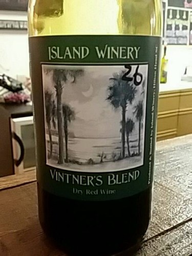 Island Winery Vintner's Blend | Vivino US