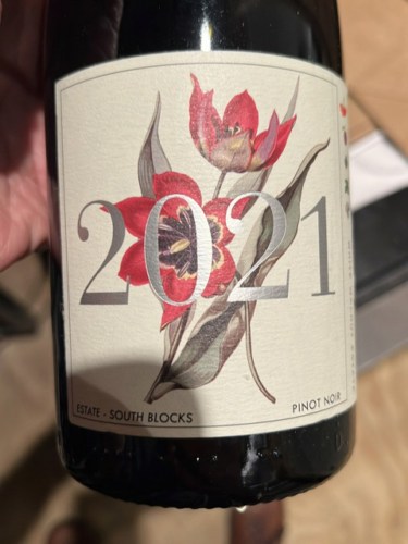 White Walnut Estate South Blocks Pinot Noir | Vivino US